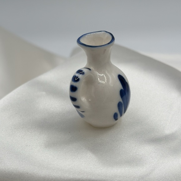 Delft | Art | Delft Blue Miniature Motif Cat W Banjo And Delft Pitcher ...